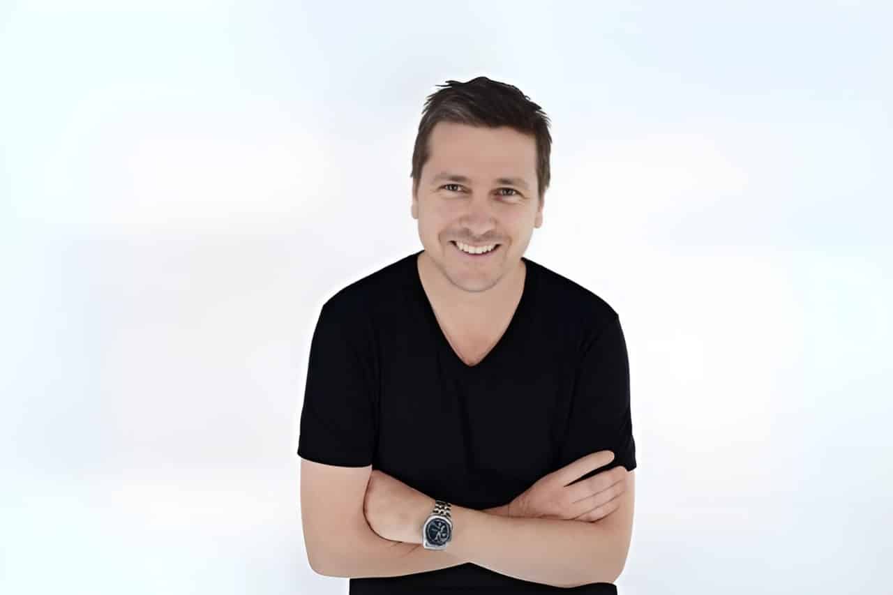 Book Comedian Chris Radburn for your next Corporate Event